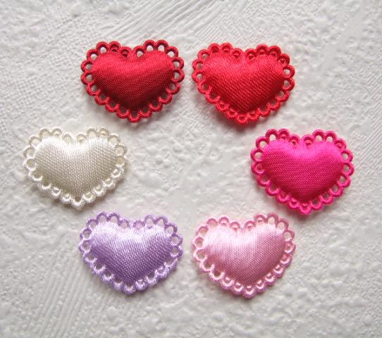 Satijnen hartje met kant rand ~ 2,5 cm ~ Rood - Lakschoentjes