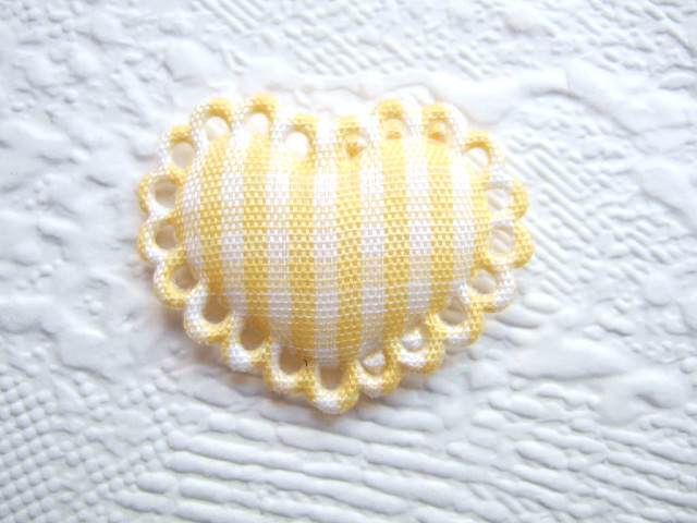 Geruit hartje met kant rand ~ 2,5 cm ~ Geel - Lakschoentjes